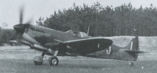 Eduard 1/72 Johnnie Johnson's late model Spitfire Mk.IXc error/omission ...